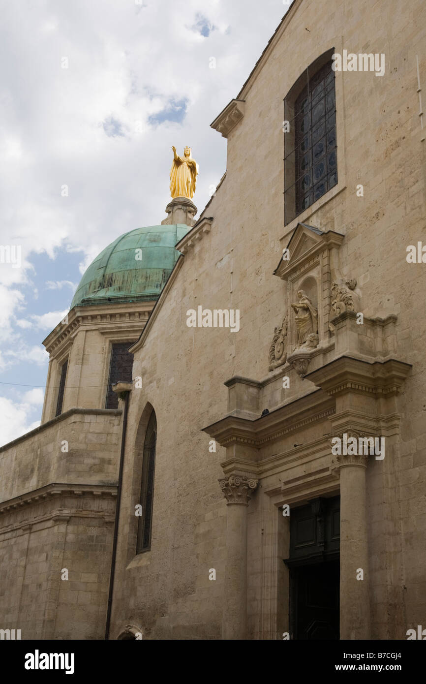 Apt luberon architecture french france religious travel hi-res stock ...