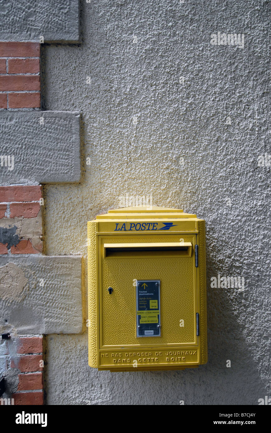 Yellow post box la hi-res stock photography and images - Alamy