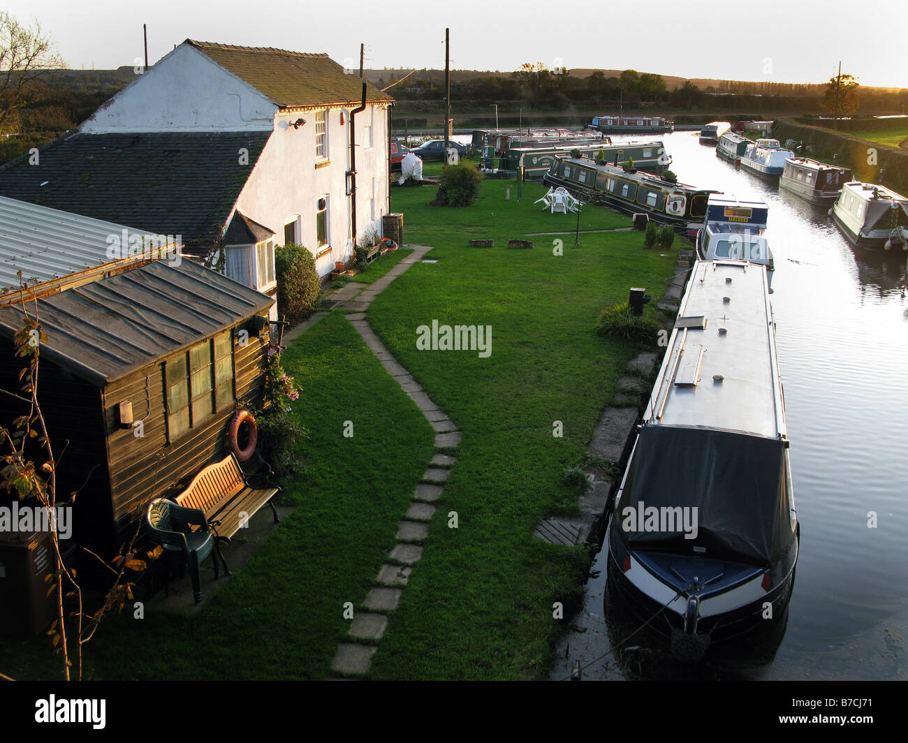 Narrow boats onTrent and Mersey Canal Swarkestone Lock Stock Photo - Alamy