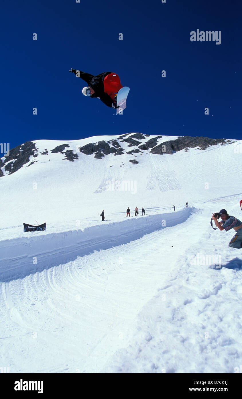 Snowboard half pipe hi-res stock photography and images - Alamy