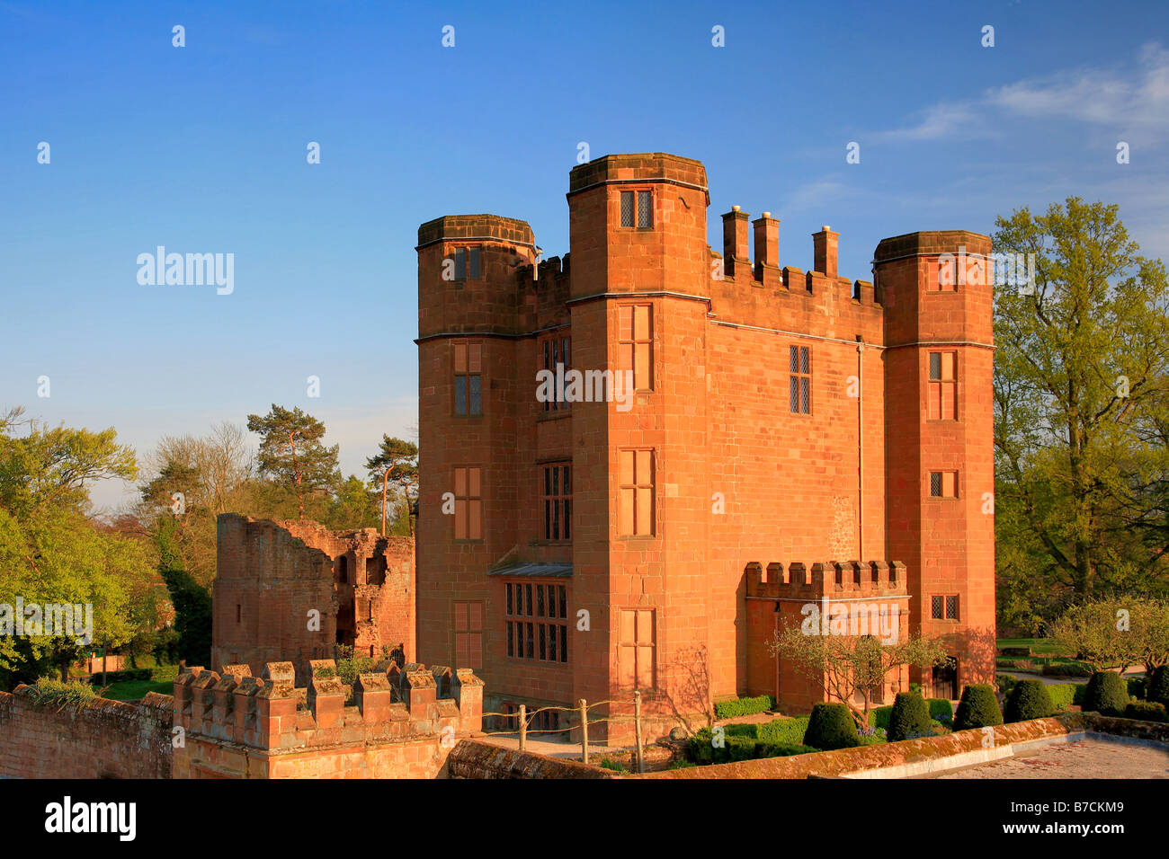 Kenilworth castle keep hi-res stock photography and images - Alamy