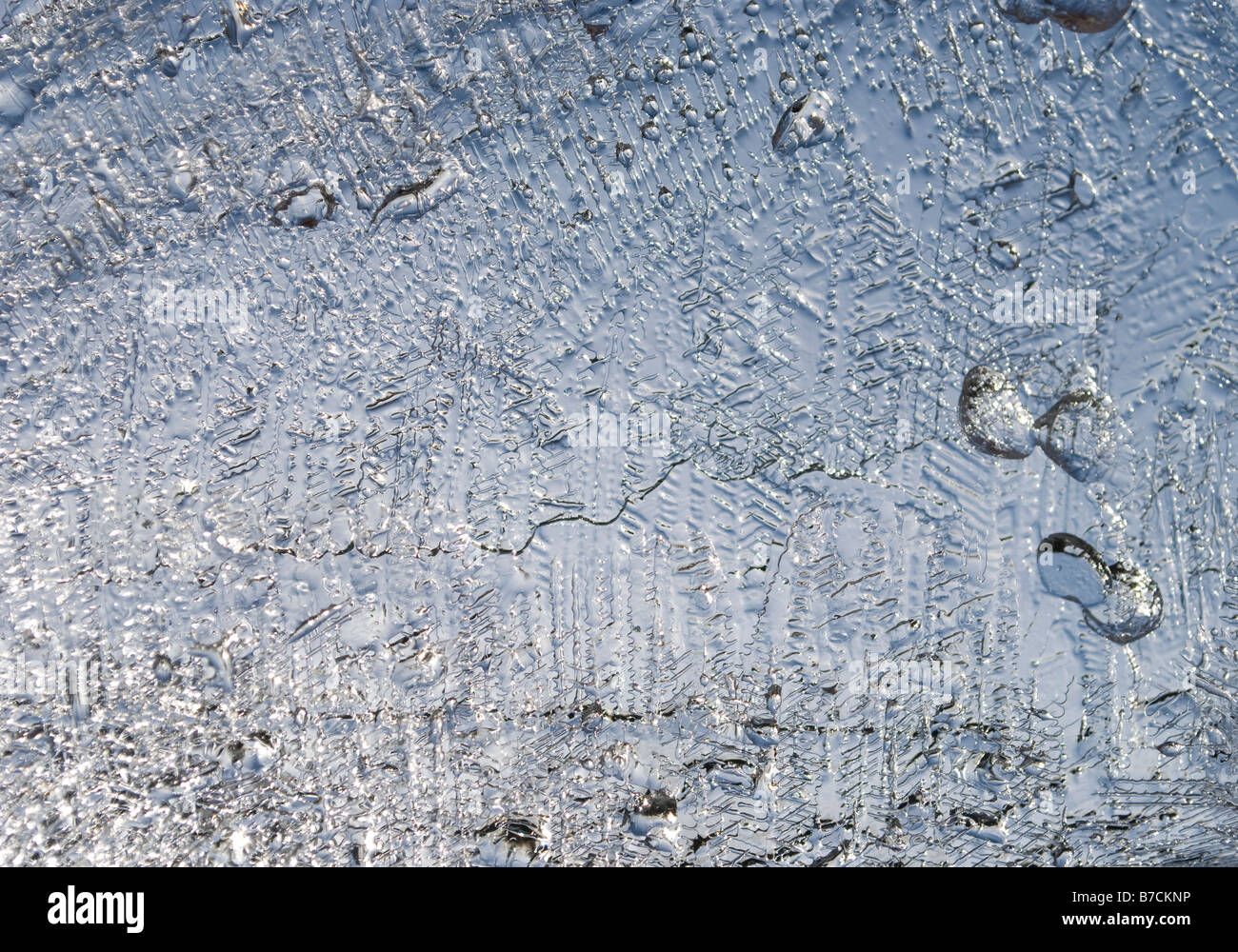 Ice patterns freezing water crystals hi-res stock photography and ...