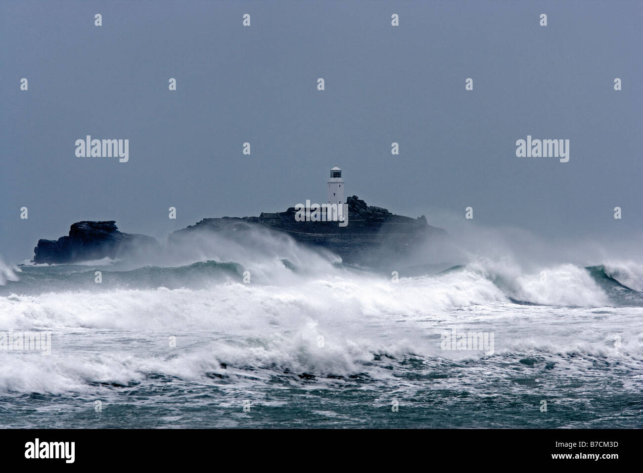 Rough seas lighthouse hi-res stock photography and images - Alamy