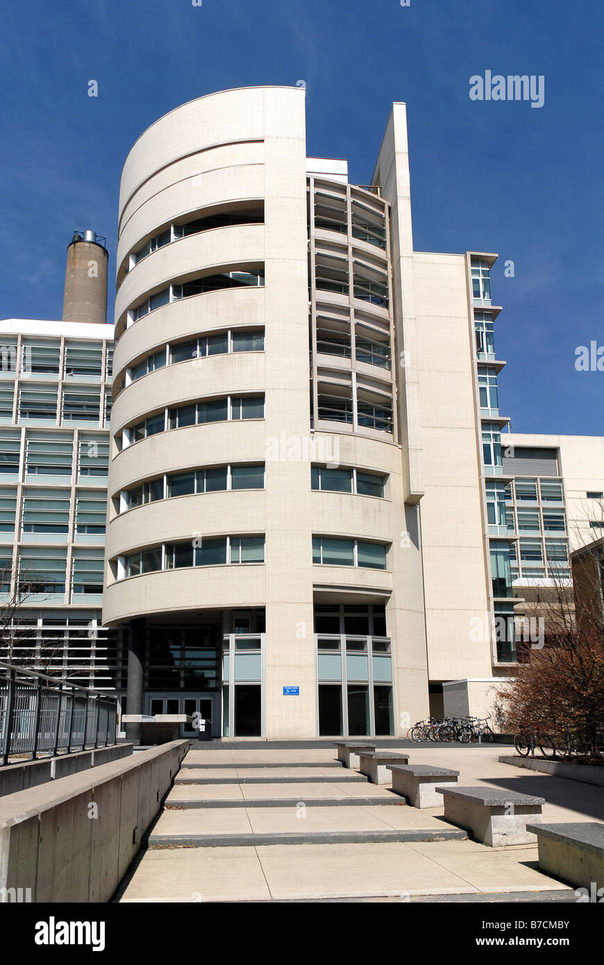 Science building hi-res stock photography and images - Alamy