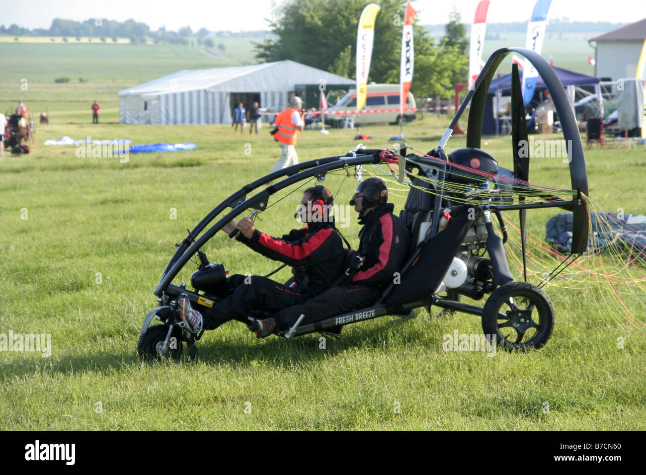 Paraglider for two persons hi-res stock photography and images - Alamy