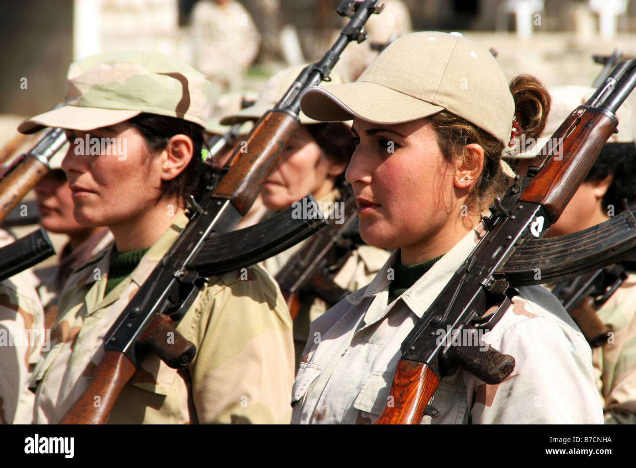 Peshmerga women fighters with machine guns during military exercise ...