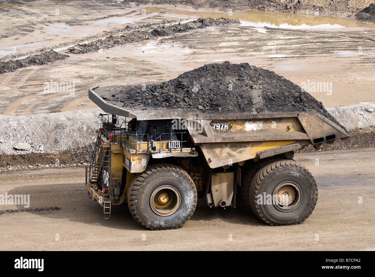 Giant dump truck hi-res stock photography and images - Alamy