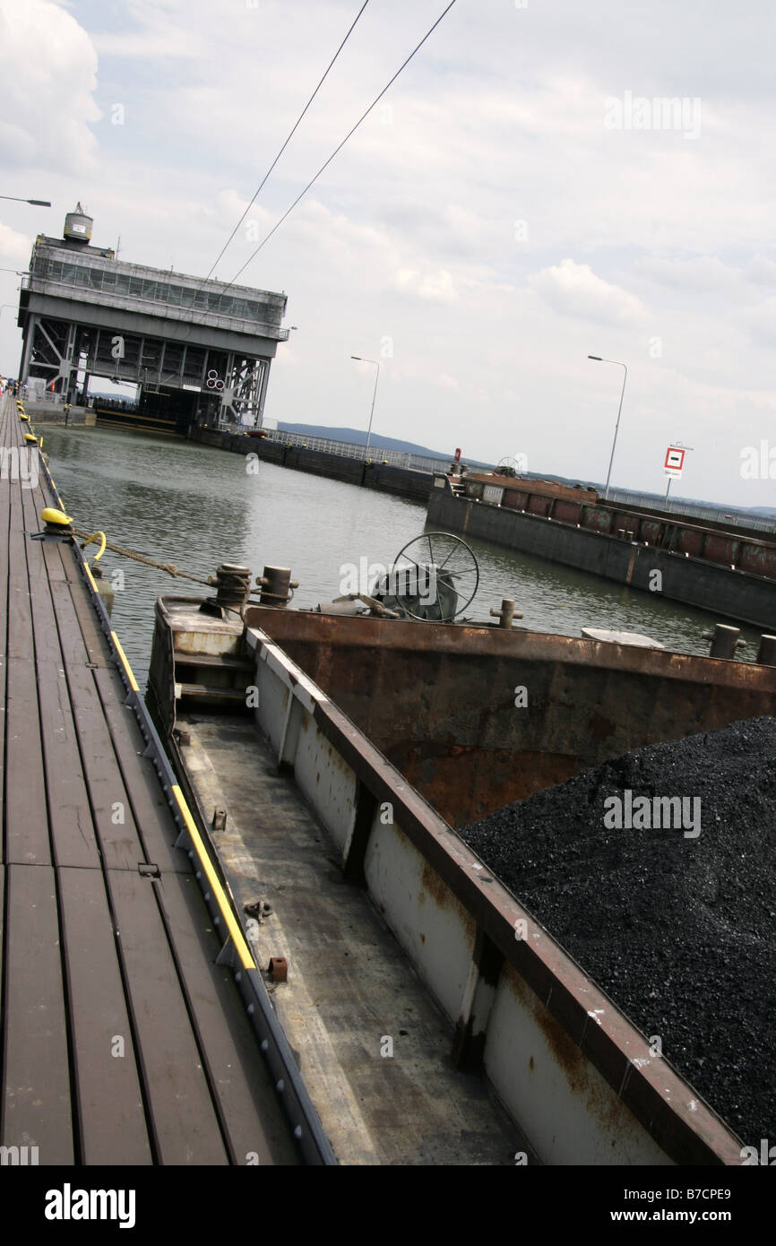 Niederfinow ship lift hi-res stock photography and images - Alamy