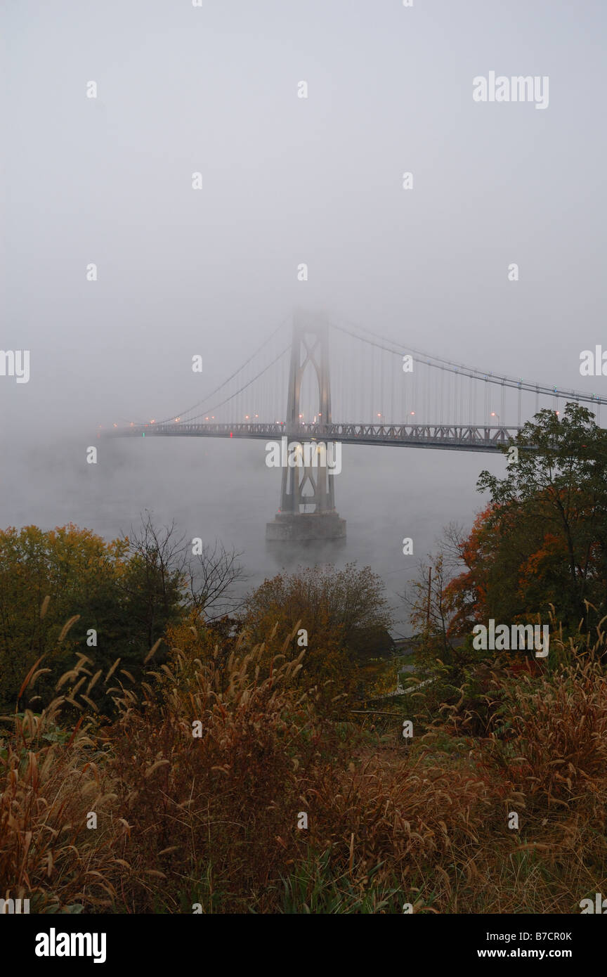 Mid-Hudson Bridge shrouded in fog Stock Photo - Alamy