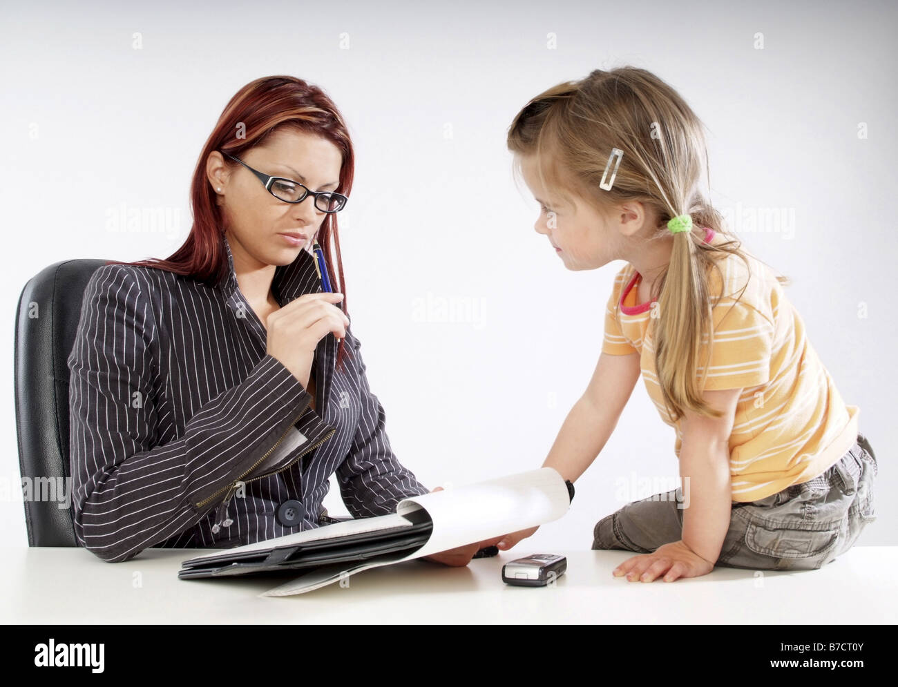 Parents sitting in desks hi-res stock photography and images - Alamy