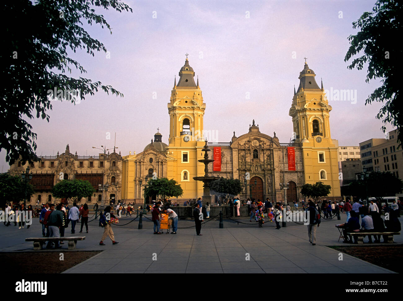 La basilica catedral de lima hi-res stock photography and images - Alamy