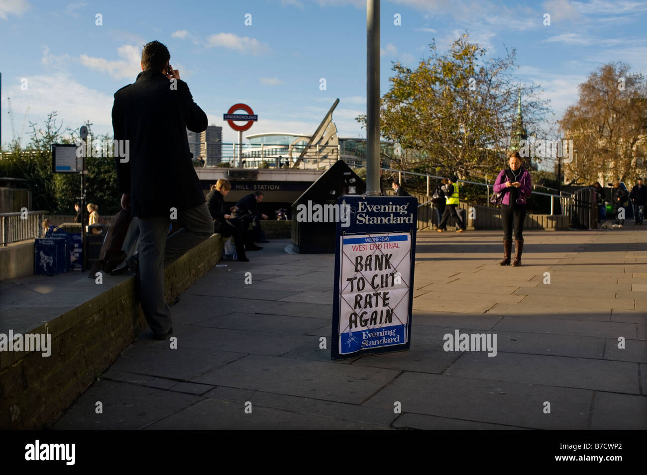 London evening standard newspaper hi-res stock photography and images ...