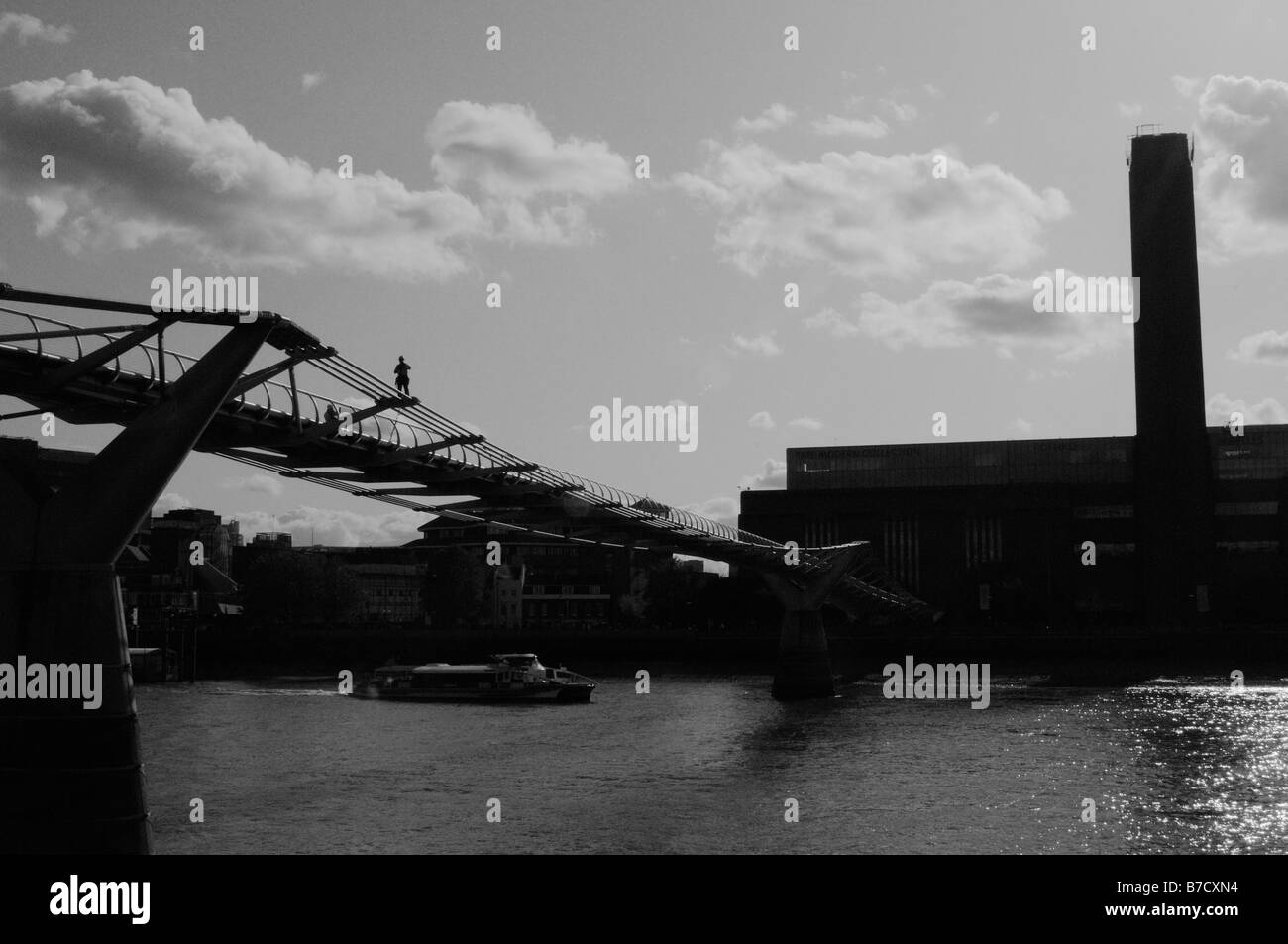 Workman on the Millennium bridge London UK Stock Photo - Alamy