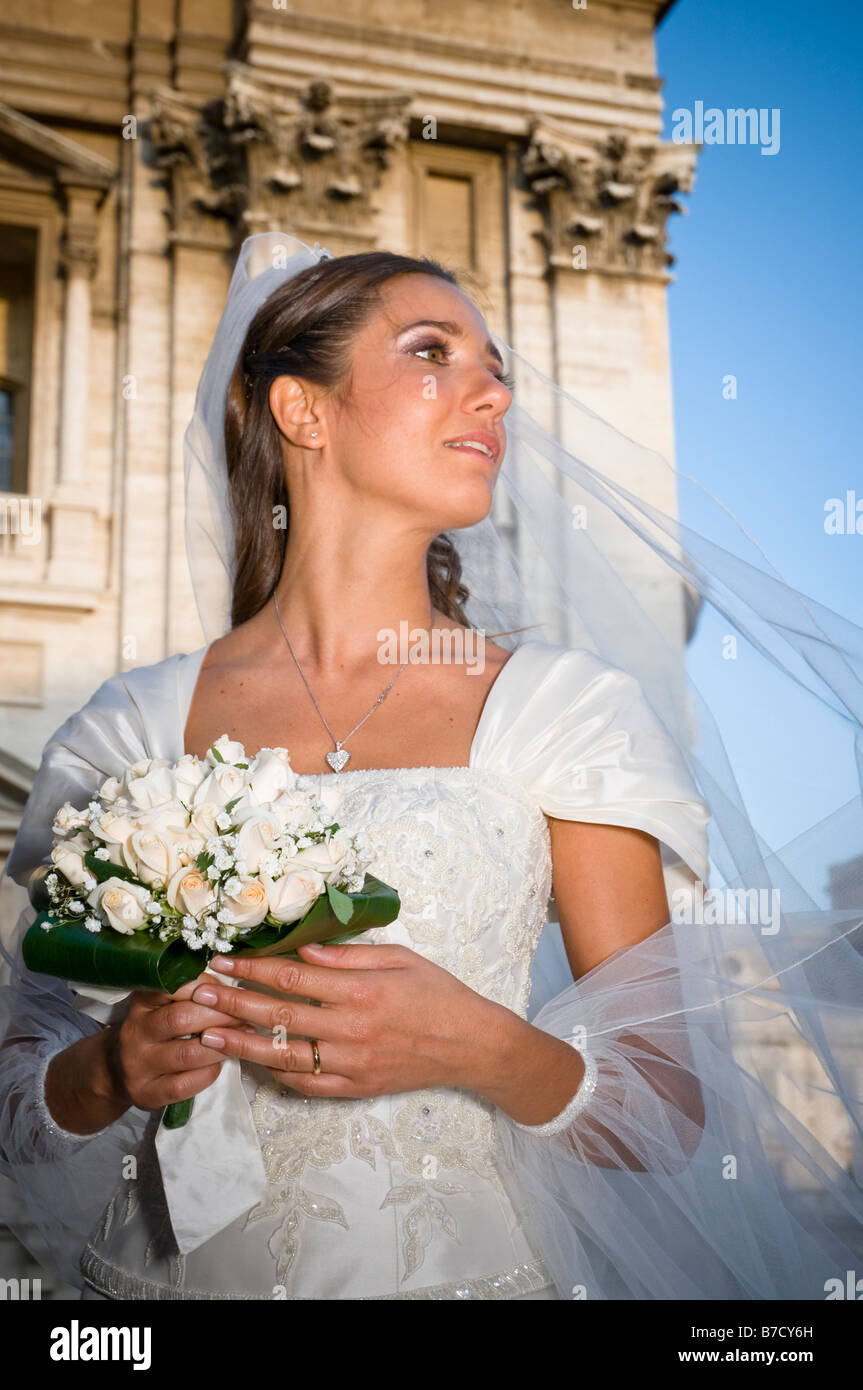 Bride bouquet flowers italy hi-res stock photography and images - Alamy