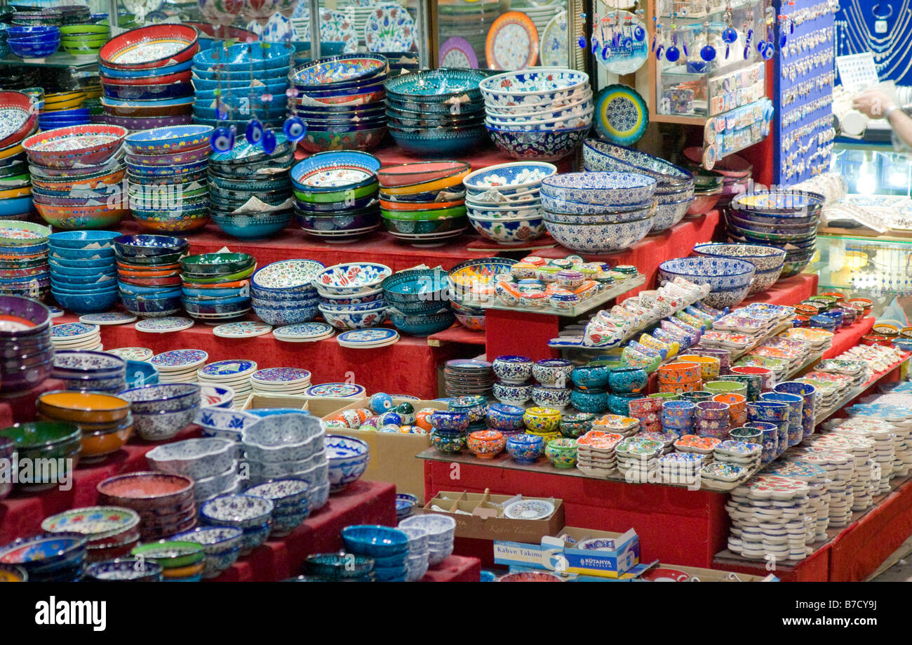 Grand bazaar in istanbul, plates hi-res stock photography and images ...