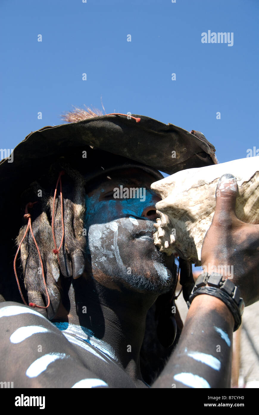Native american shaman hi-res stock photography and images - Alamy