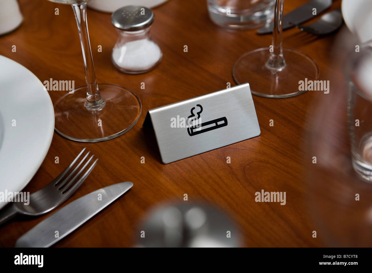 Smoking sign on a dining table Stock Photo - Alamy