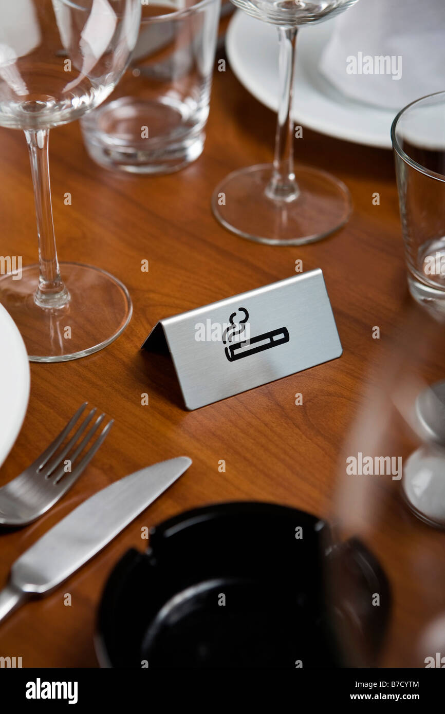 Smoking sign on a dining table Stock Photo - Alamy