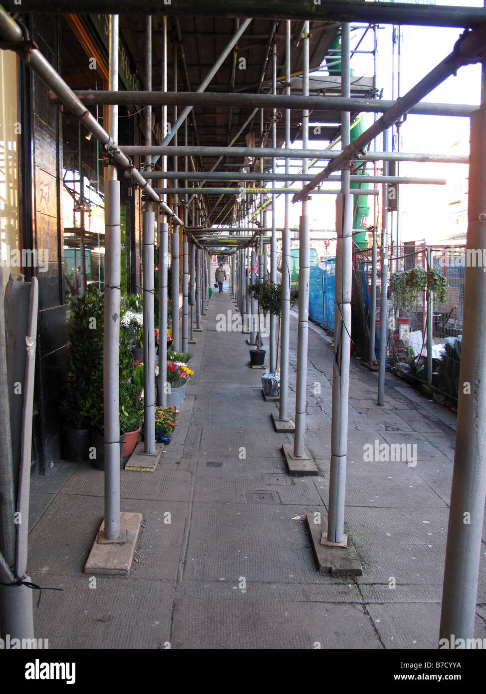 Walkway under scaffold Stock Photo - Alamy