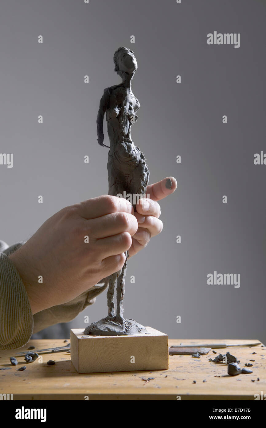 Artist sculpture studio young women hi-res stock photography and images ...