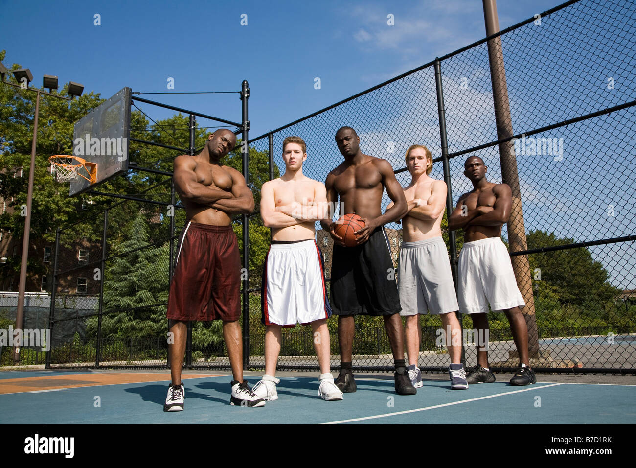 Tall short basketball players hi-res stock photography and images - Alamy