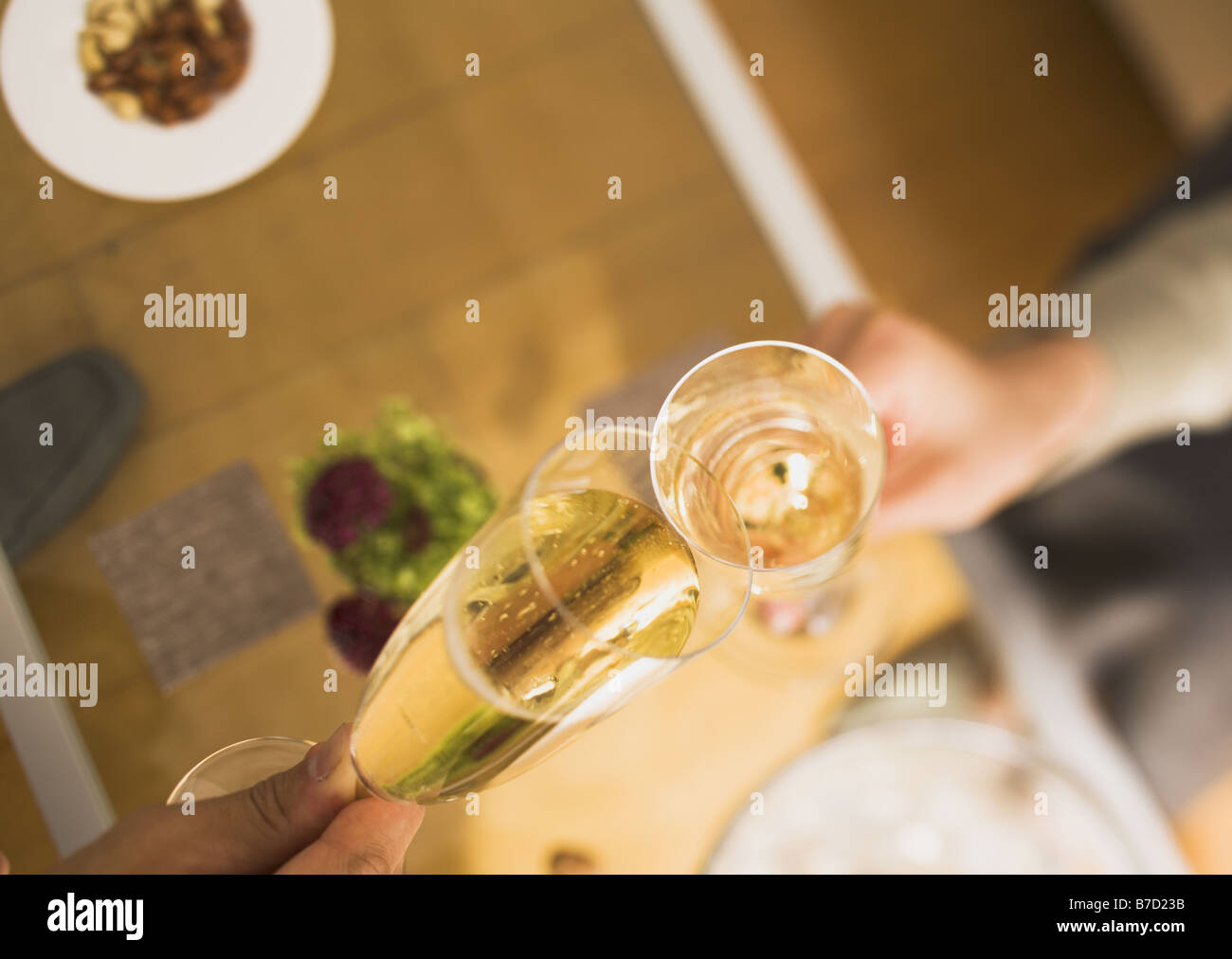 Friends toasting at table hi-res stock photography and images - Alamy