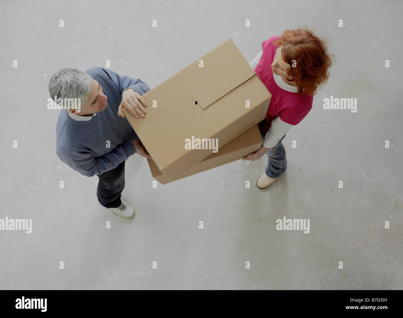 A couple carrying boxes together Stock Photo - Alamy