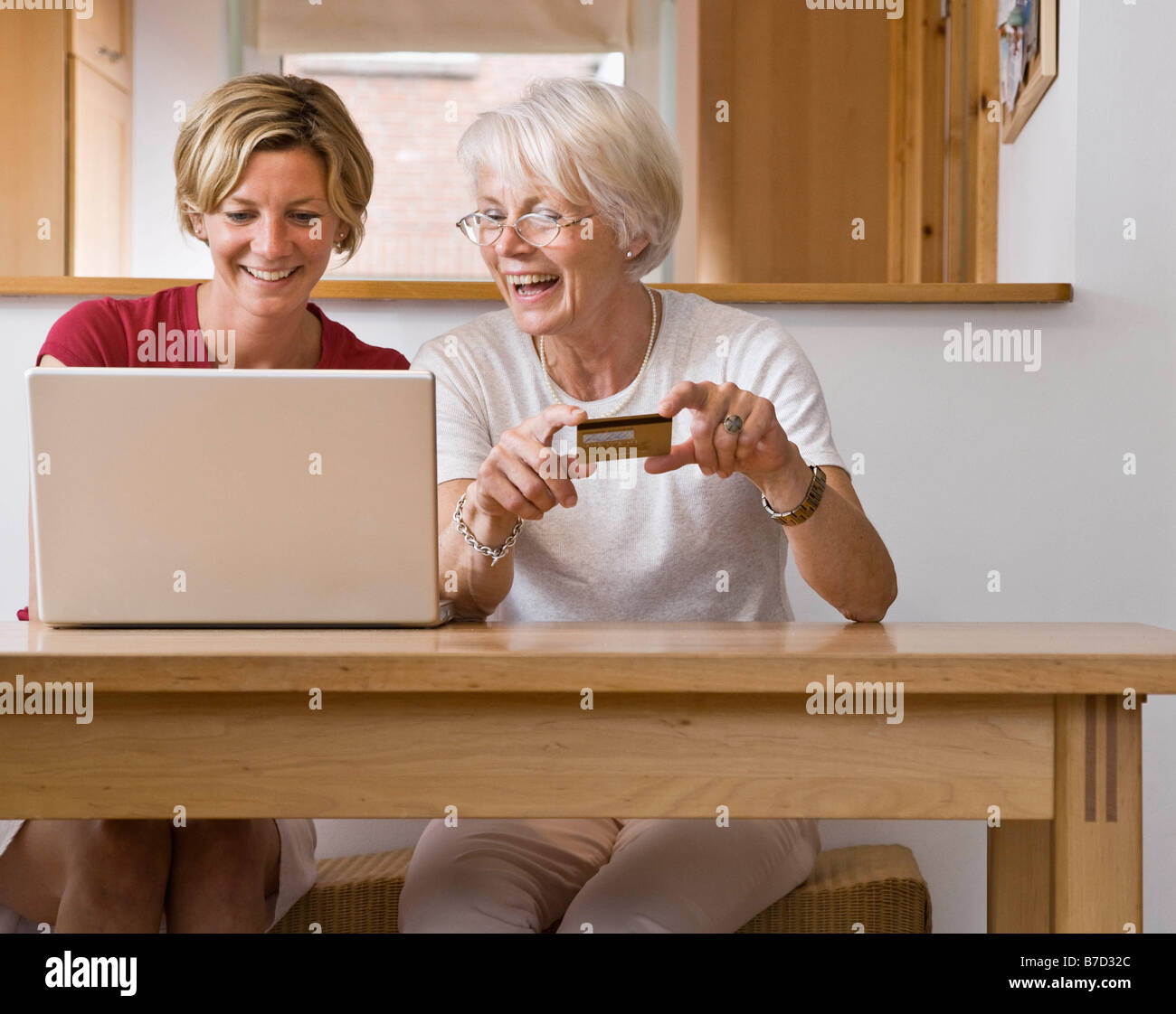 Women shopping on computer Stock Photo - Alamy