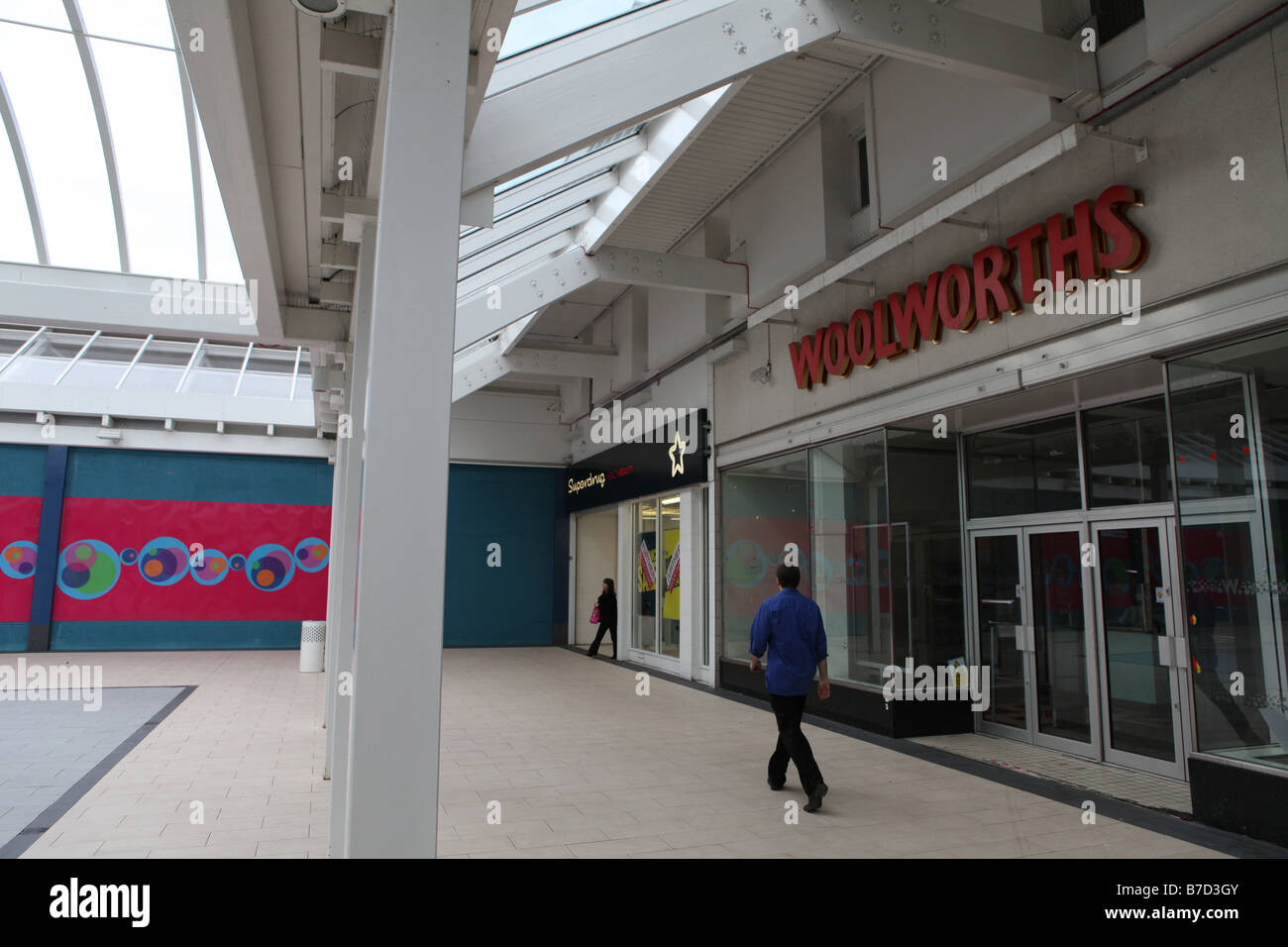 Woolworths high street shop hi-res stock photography and images - Alamy