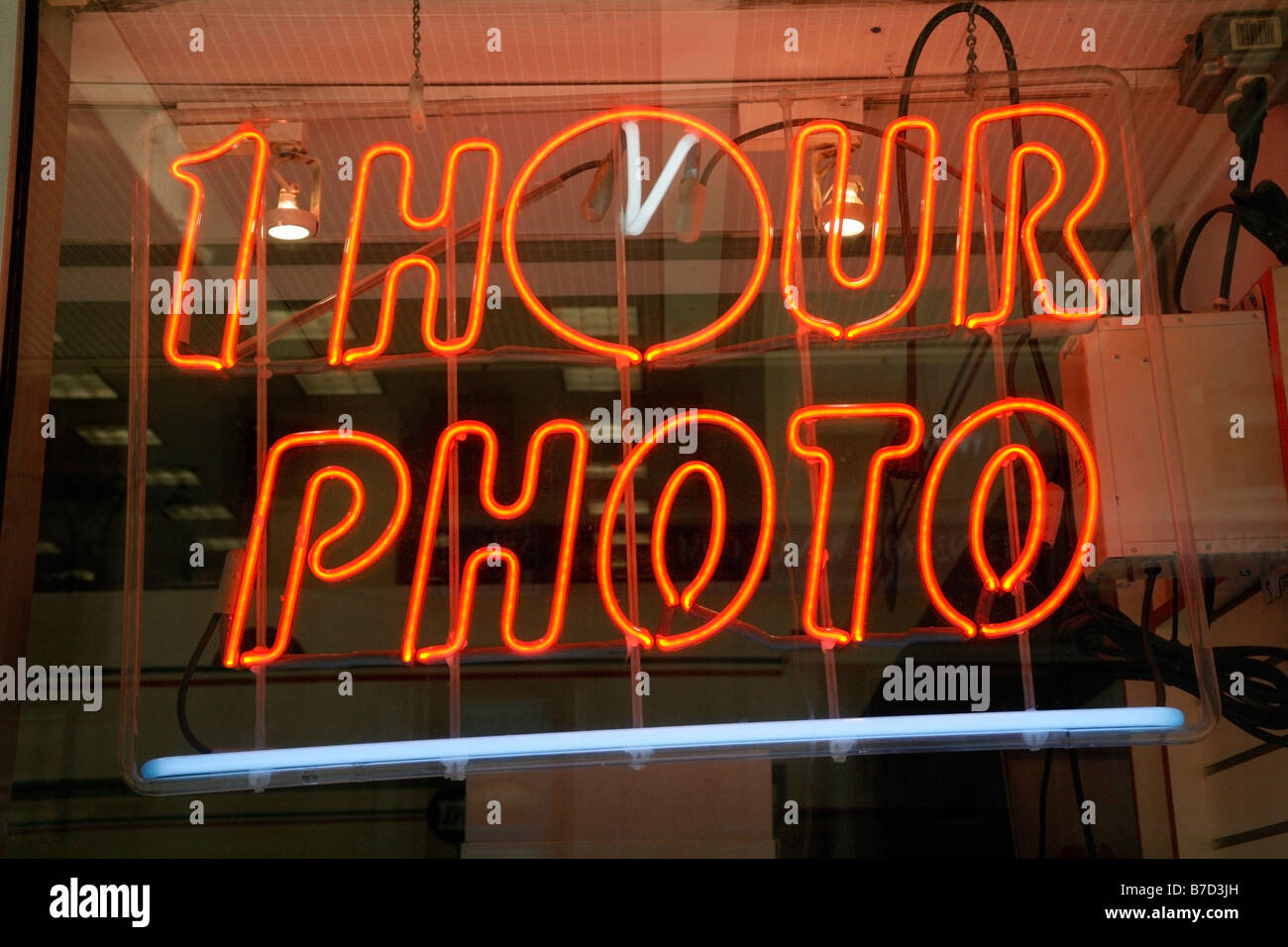 1 Hour Photo neon sign in a window Stock Photo - Alamy