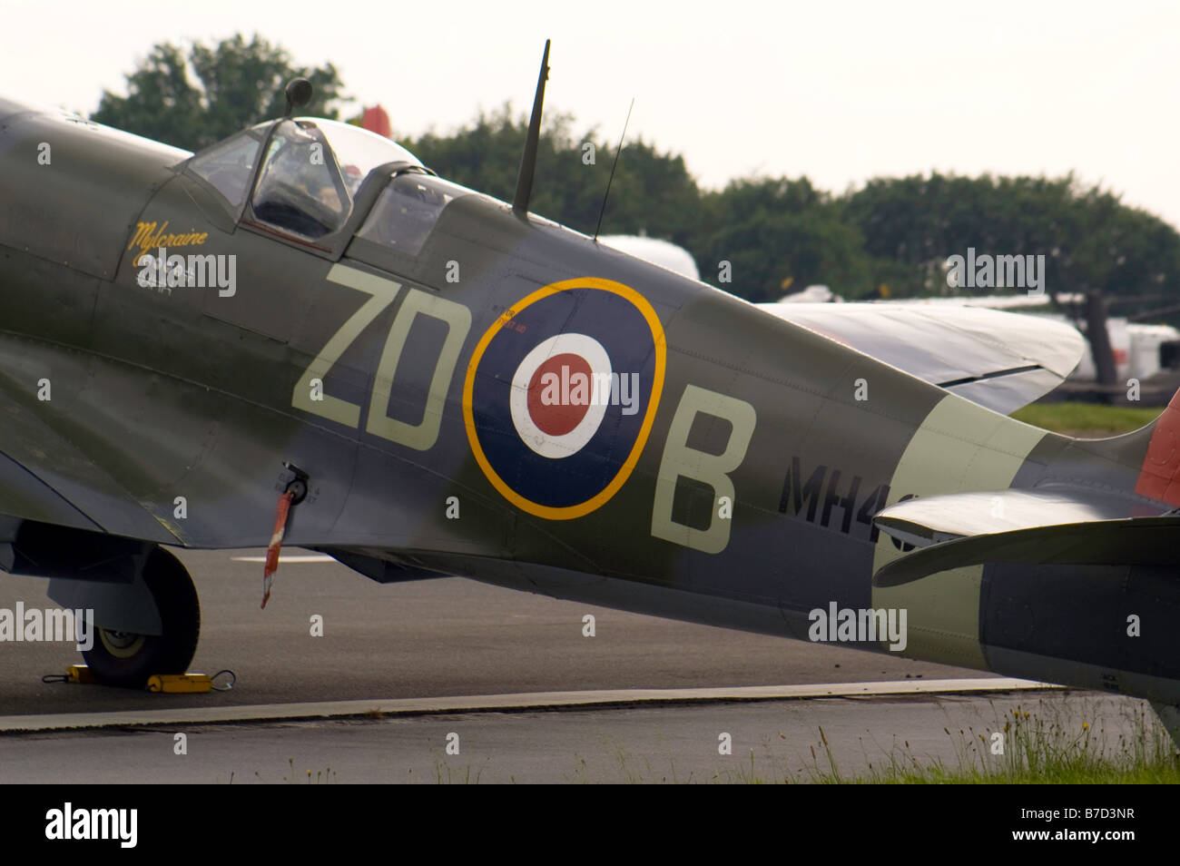 World war 2 spitfire aircraft hi-res stock photography and images - Alamy