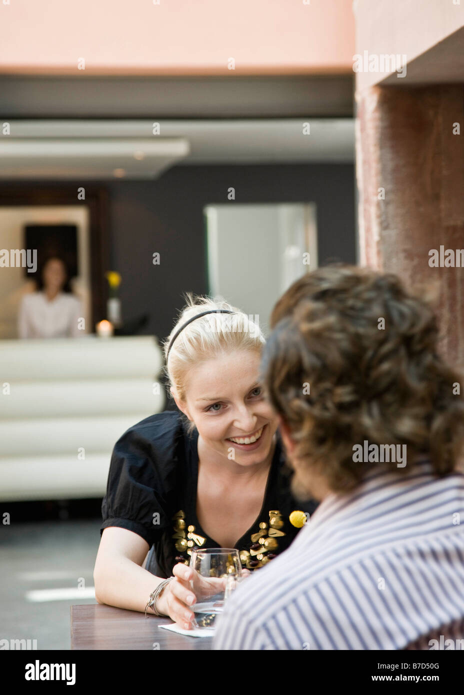 Woman and man talking over drinks Stock Photo - Alamy