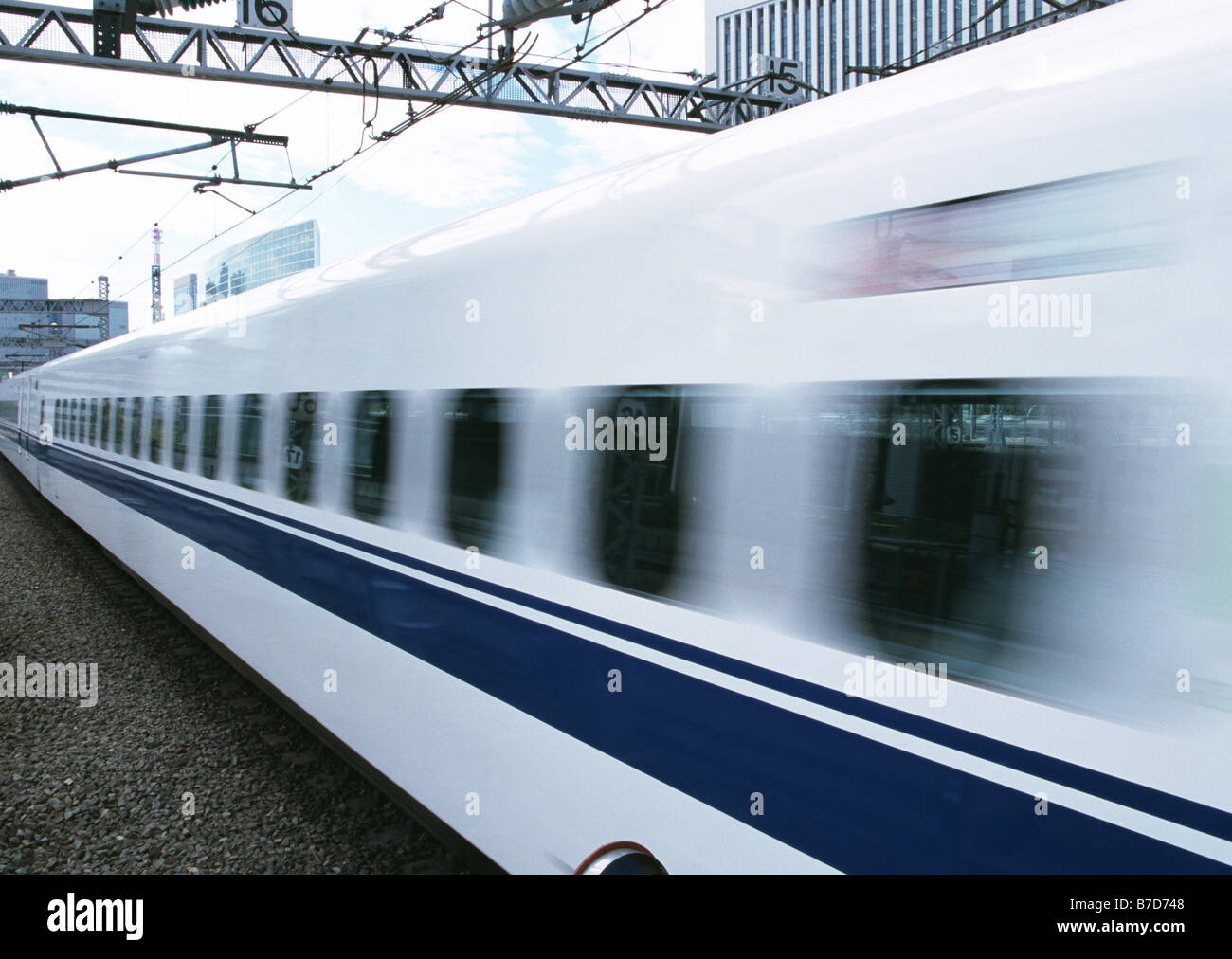 Japan shinkansen rain hi-res stock photography and images - Alamy