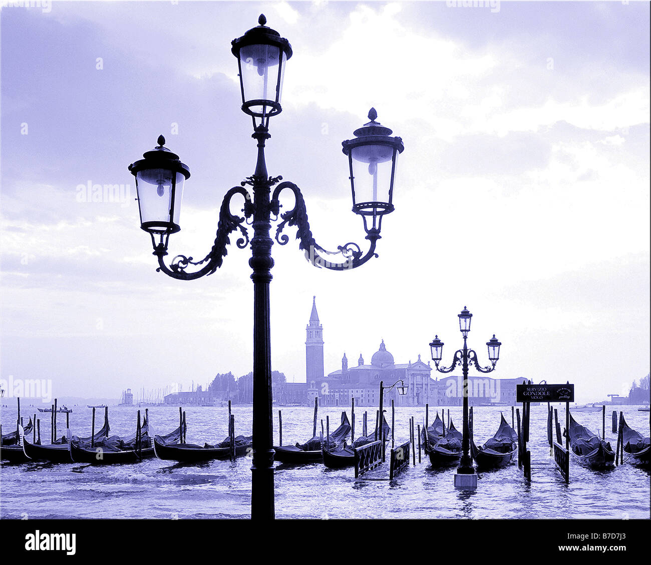 Gondolas gondoliers hi-res stock photography and images - Alamy