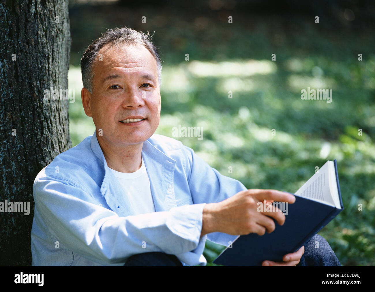 Elderly japanese learning hi-res stock photography and images - Alamy