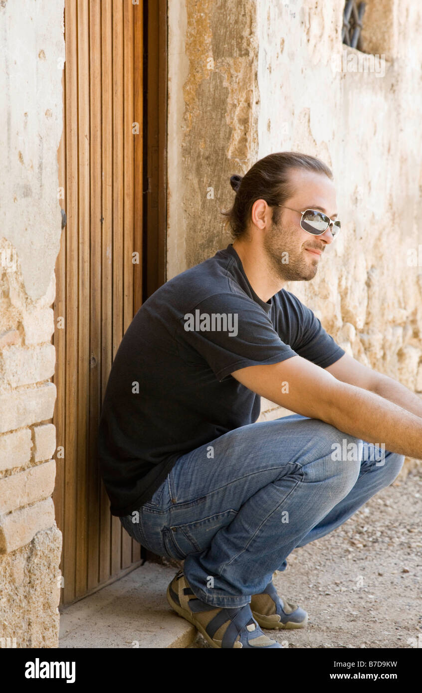 Crouch down hi-res stock photography and images - Alamy