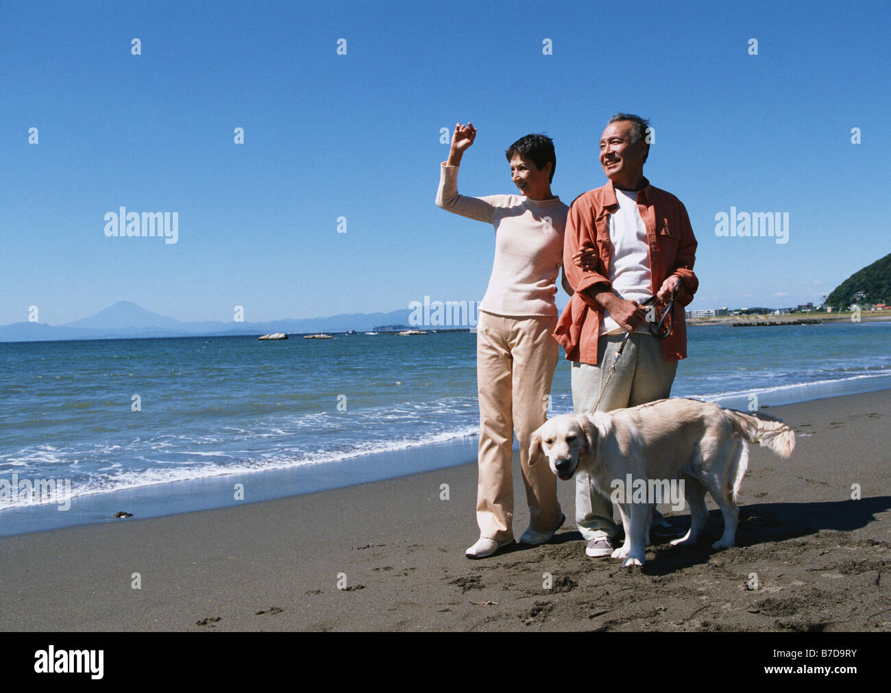 Mature man cuddle dog hi-res stock photography and images - Alamy