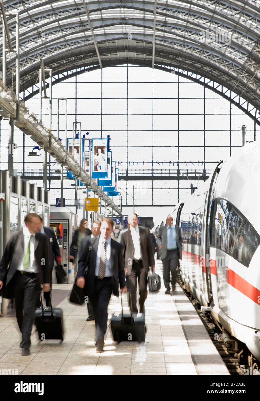 Busy Train Station Stock Photo Alamy busy-train-station-stock-photo-alamy