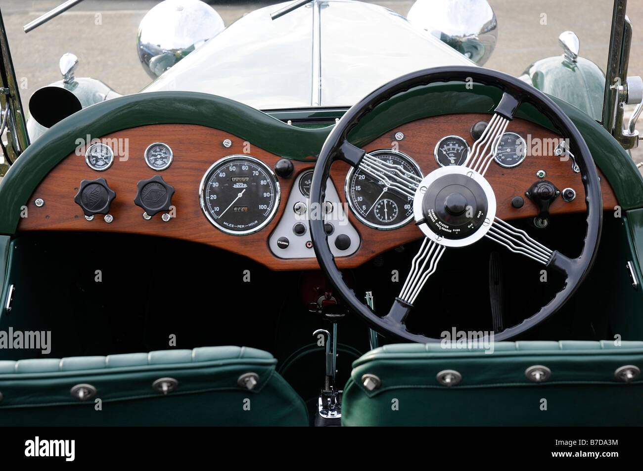 Singer speedo hi-res stock photography and images - Alamy