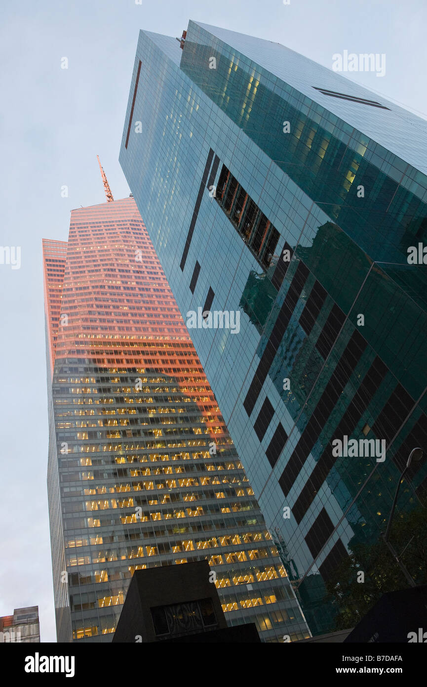 Skyscraper with lighted windows hi-res stock photography and images - Alamy