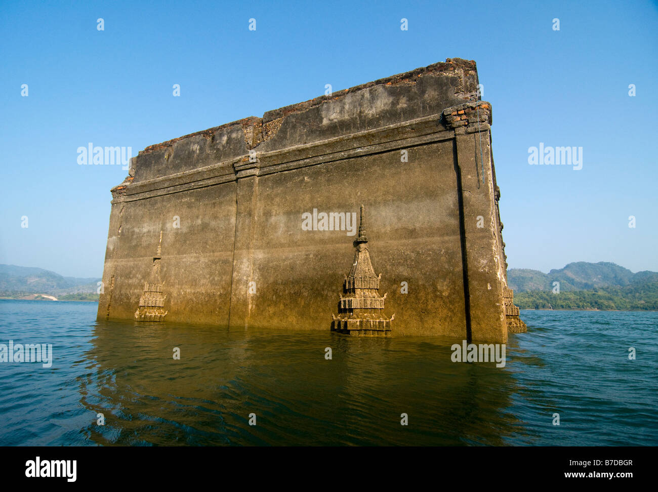 Submerged ruins hi-res stock photography and images - Alamy