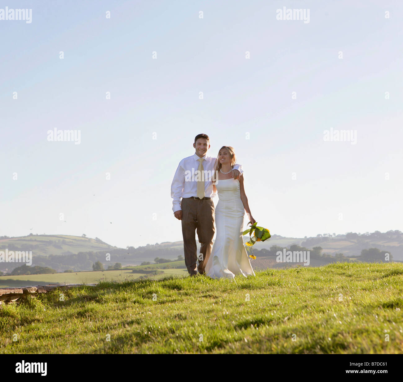 Newly weds posing hi-res stock photography and images - Alamy