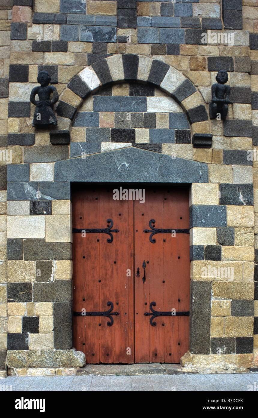 Entrance to Polychrome Pisan Church, Eglise de la Trinité et San ...