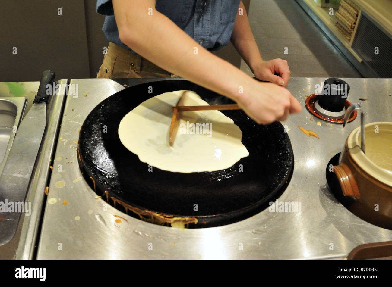 Making French crepe sequence 2 of 4 Stock Photo - Alamy