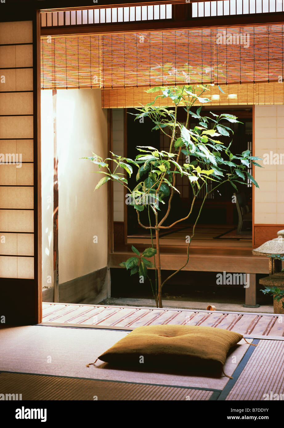Japanese style porch hi-res stock photography and images - Alamy