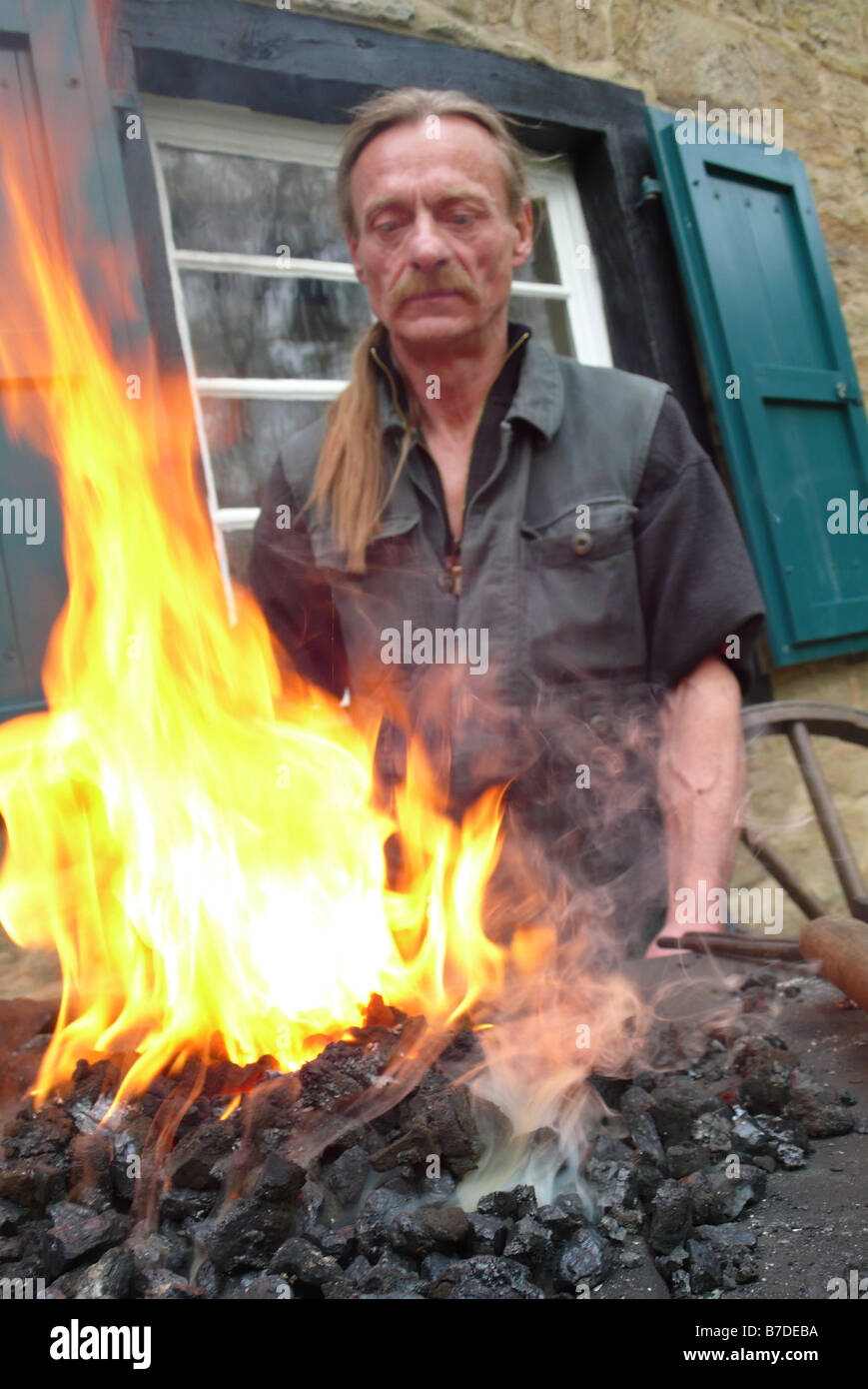 Smith at work hi-res stock photography and images - Alamy