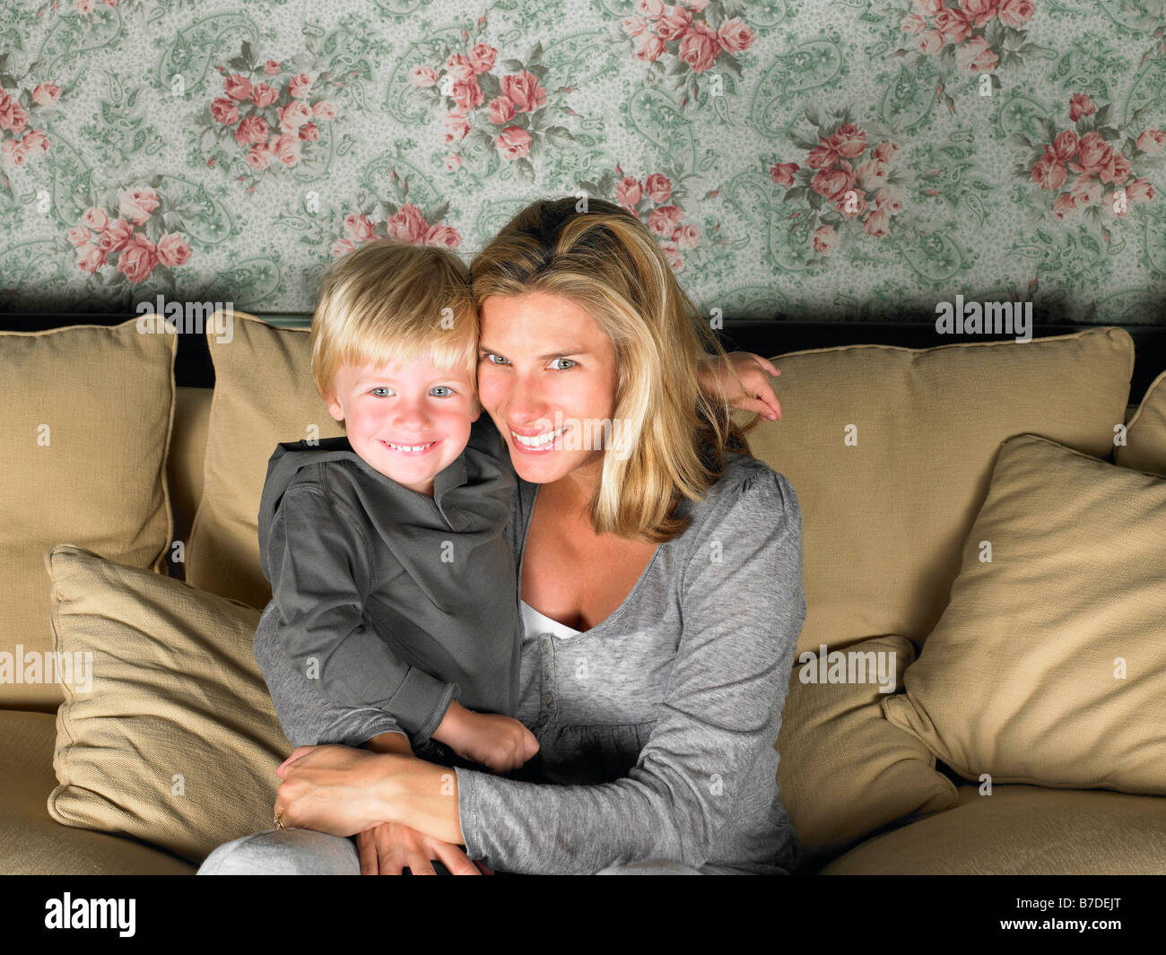 Mother son watching tv hi-res stock photography and images - Alamy