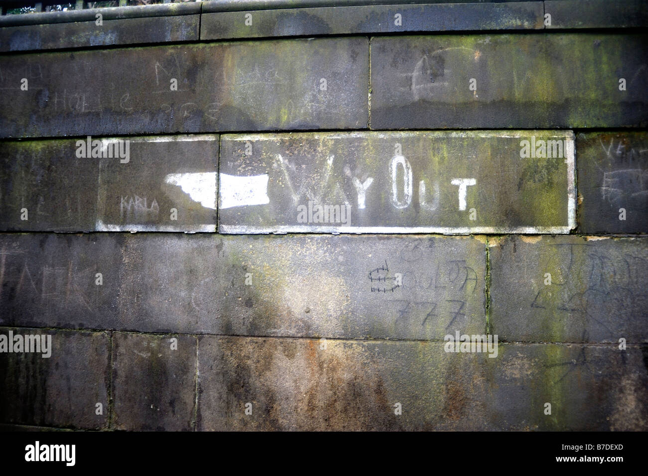 Way out sign hi-res stock photography and images - Alamy