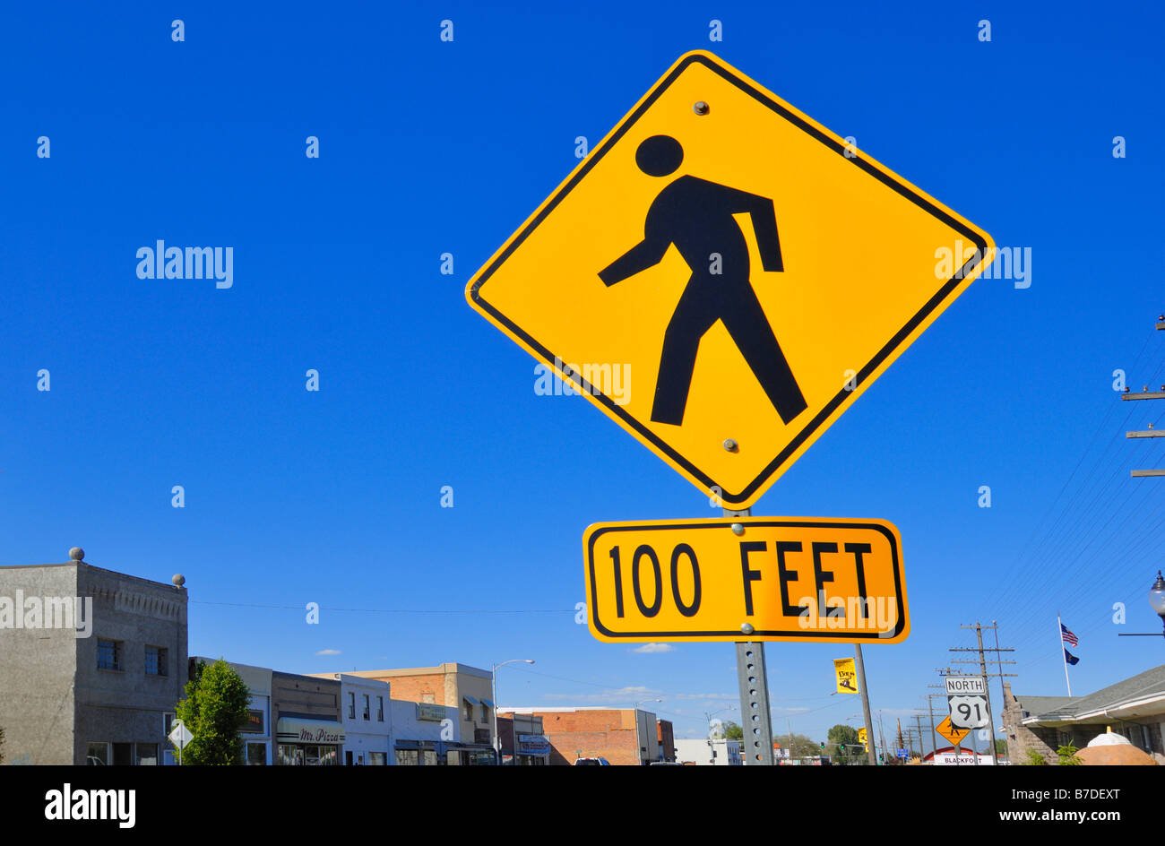 100 feet road hi-res stock photography and images - Alamy