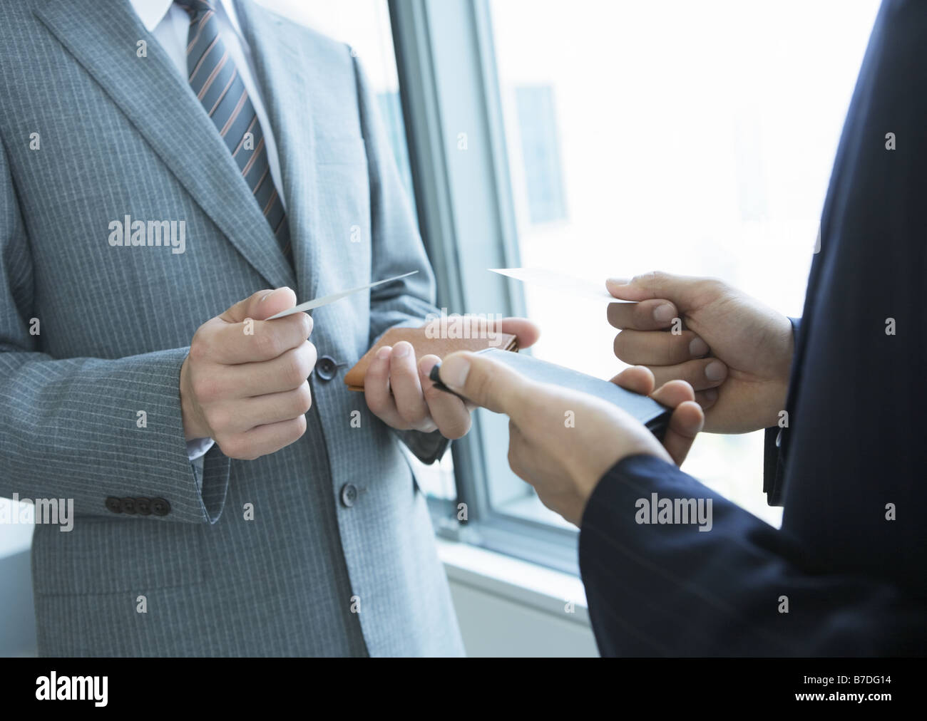 Exchanging business cards hands hi-res stock photography and images - Alamy